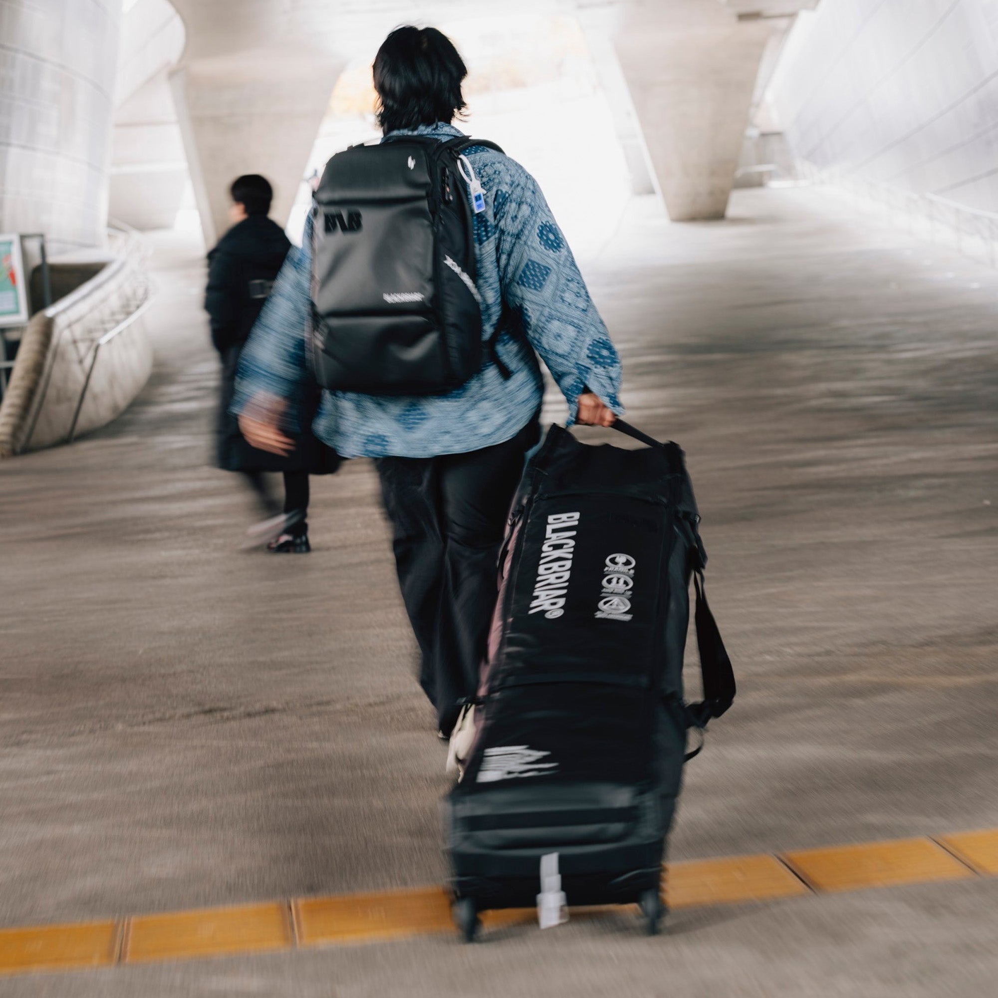RANGE X WIDE WHEELED BAG / Ashy Black